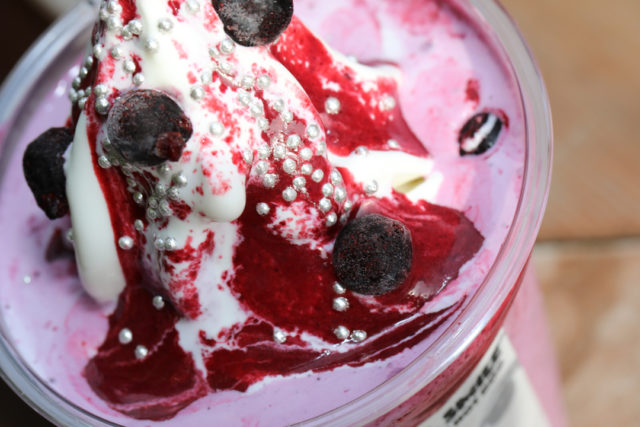 ストロベリーカシスヨーグルトシェイク（Strawberry Cassis Yogurt Shake） – LENN CAFE（レンカフェ）